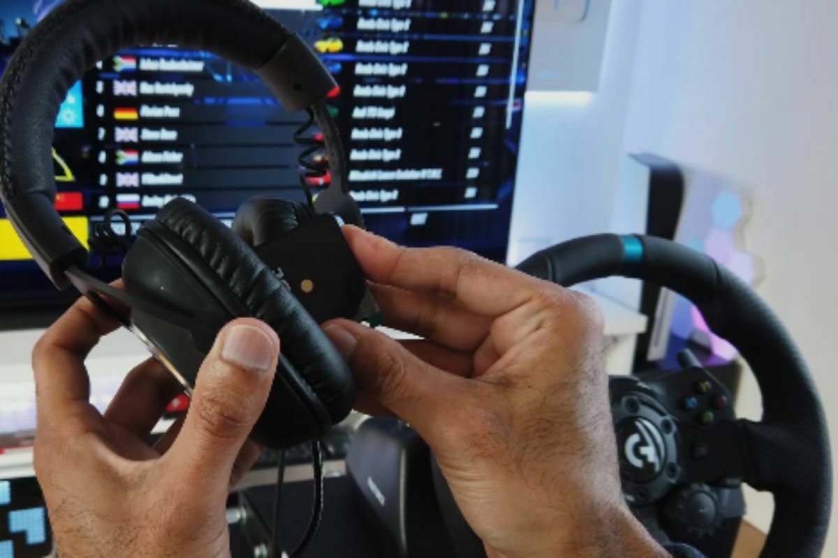 How to Use Mic with Your Logitech G920 Driving Force Racing Wheel